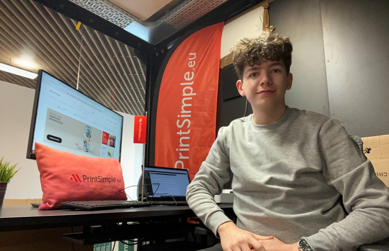 Our new marketing intern: Brecht | PrintSimple